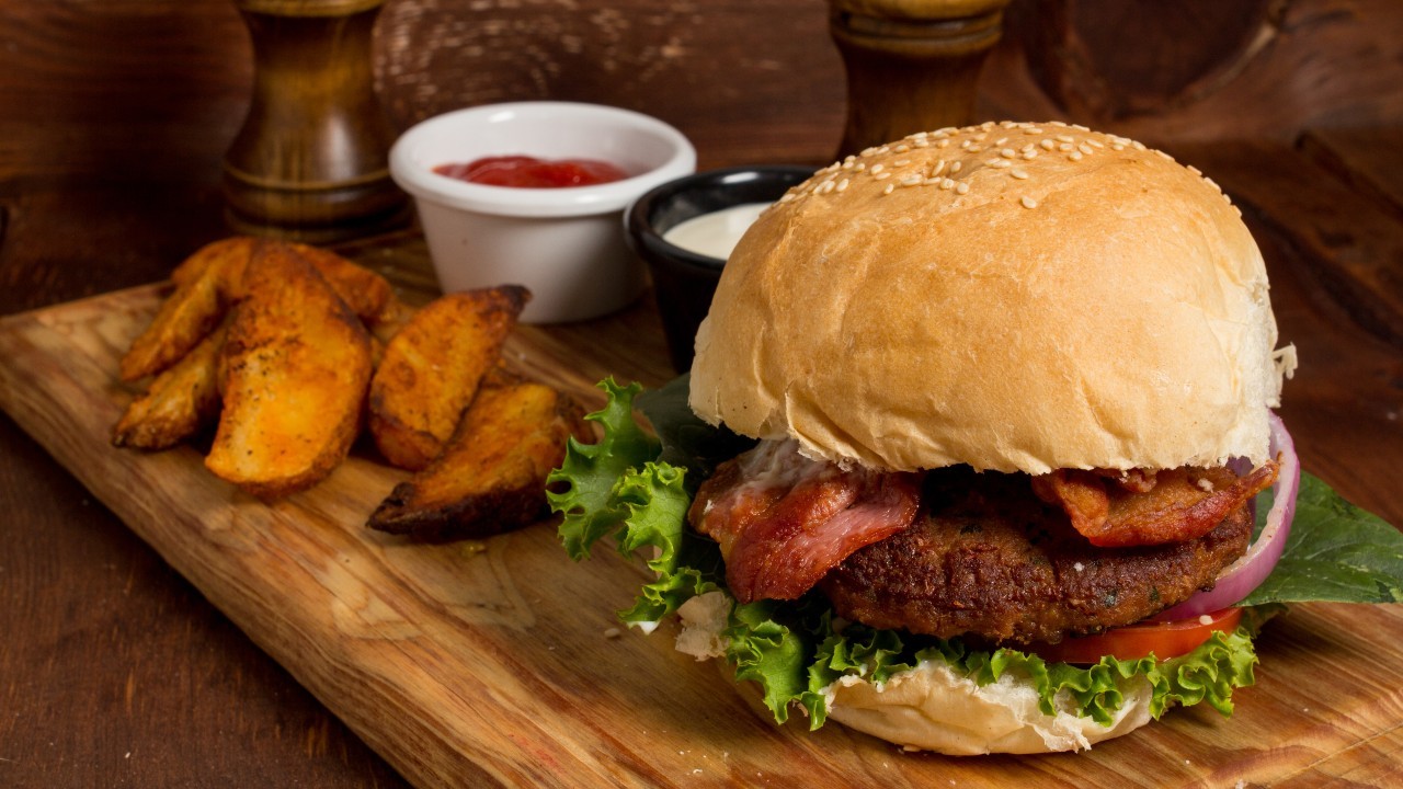 Smoked Bacon & Dexter Beef Burgers | Ireland AM